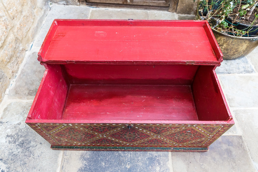 red blanket box